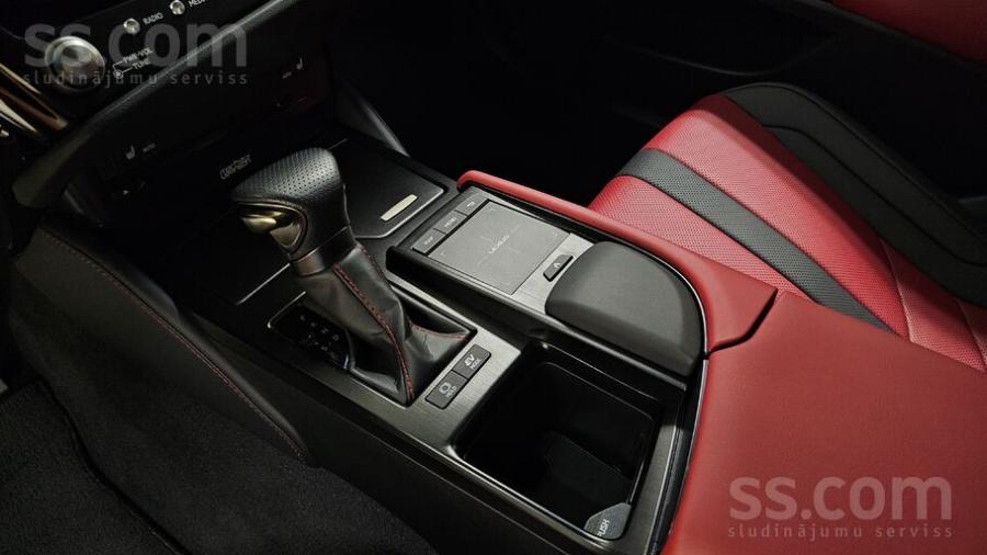 Melns Lexus ES 2022 Tallina, ar dzinēja tilpumu 2.50 L un nobraukumu 42 tūkst. km par 41995 €, foto 28 vietnē AUTOMOTO.COM.LV