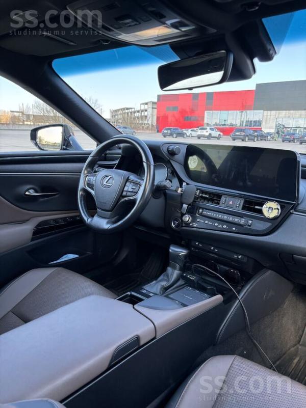 Melns Lexus ES 2022 Rīga, ar dzinēja tilpumu 2.50 L un nobraukumu 73 tūkst. km par 34900 €, foto 2 vietnē AUTOMOTO.COM.LV