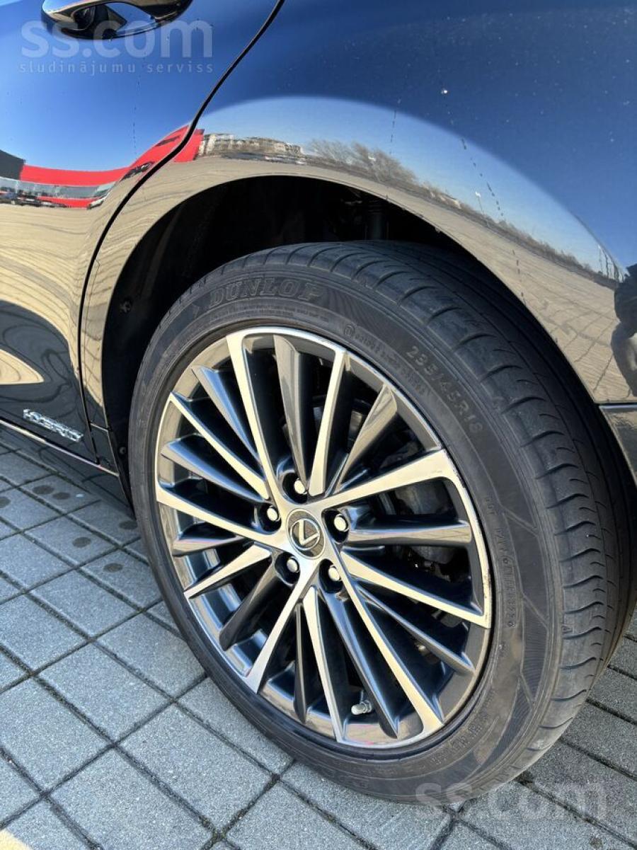 Black Lexus ES 2022 in Riga, with an engine capacity of 2.50 L and mileage of 73 thousand km for 34900 €, photo 5 on AUTOMOTO.COM.LV