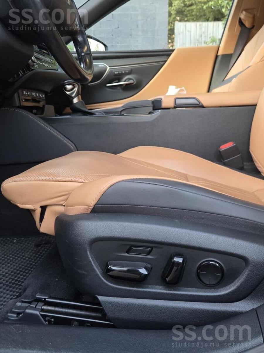 Melns Lexus ES 2022 Rīga, ar dzinēja tilpumu 2.50 L un nobraukumu 56 tūkst. km par 36900 €, foto 15 vietnē AUTOMOTO.COM.LV