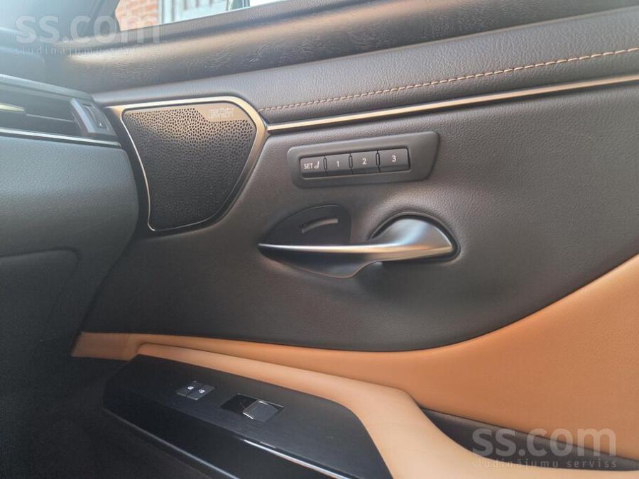 Melns Lexus ES 2022 Rīga, ar dzinēja tilpumu 2.50 L un nobraukumu 56 tūkst. km par 36900 €, foto 17 vietnē AUTOMOTO.COM.LV