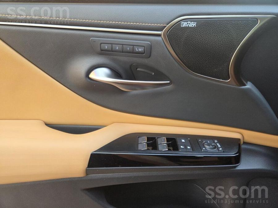 Melns Lexus ES 2022 Rīga, ar dzinēja tilpumu 2.50 L un nobraukumu 56 tūkst. km par 36900 €, foto 18 vietnē AUTOMOTO.COM.LV