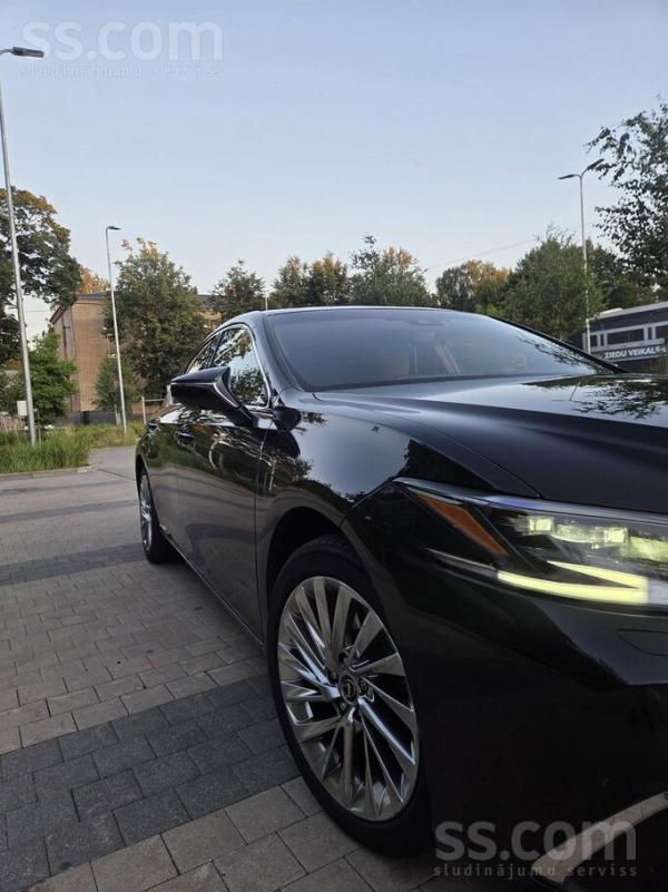 Melns Lexus ES 2022 Rīga, ar dzinēja tilpumu 2.50 L un nobraukumu 56 tūkst. km par 36900 €, foto 4 vietnē AUTOMOTO.COM.LV