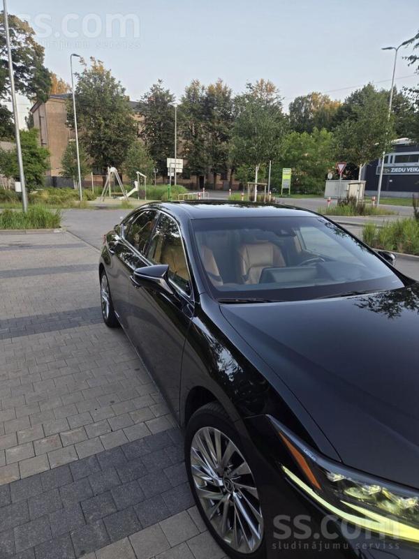 Melns Lexus ES 2022 Rīga, ar dzinēja tilpumu 2.50 L un nobraukumu 56 tūkst. km par 36900 €, foto 5 vietnē AUTOMOTO.COM.LV