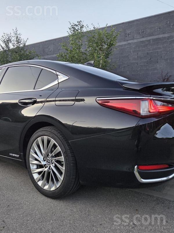 Melns Lexus ES 2022 Rīga, ar dzinēja tilpumu 2.50 L un nobraukumu 56 tūkst. km par 36900 €, foto 8 vietnē AUTOMOTO.COM.LV