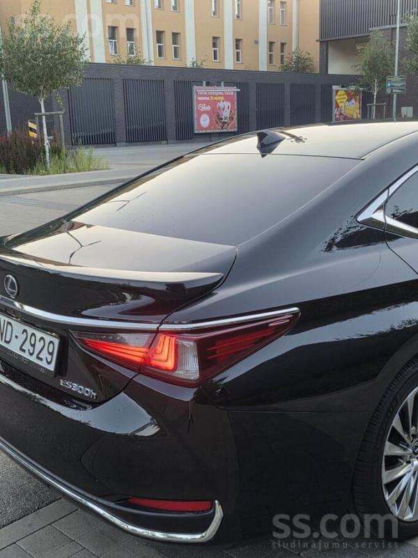 Melns Lexus ES 2022 Rīga, ar dzinēja tilpumu 2.50 L un nobraukumu 56 tūkst. km par 36900 €, foto 10 vietnē AUTOMOTO.COM.LV