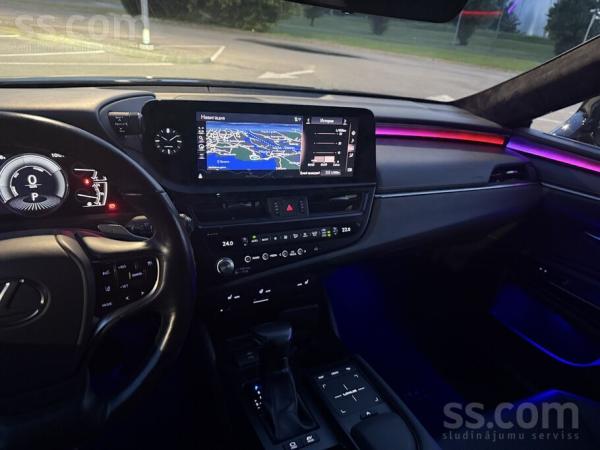 Black Lexus ES 2022 in Riga, with an engine capacity of 2.50 L and mileage of 39 thousand km for 36800 €, photo 9 on AUTOMOTO.COM.LV