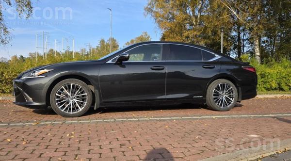 Melns Lexus ES 2022 Rīga, ar dzinēja tilpumu 2.50 L un nobraukumu 89 tūkst. km par 32300 €, foto 3 vietnē AUTOMOTO.COM.LV