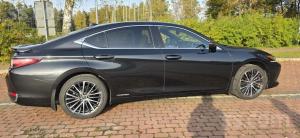 Melns Lexus ES 2022 Rīga, ar dzinēja tilpumu 2.50 L un nobraukumu 89 tūkst. km par 32300 €, foto 4 vietnē AUTOMOTO.COM.LV