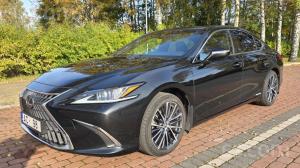 Melns Lexus ES 2022 Rīga, ar dzinēja tilpumu 2.50 L un nobraukumu 89 tūkst. km par 32300 €, foto  vietnē AUTOMOTO.COM.LV