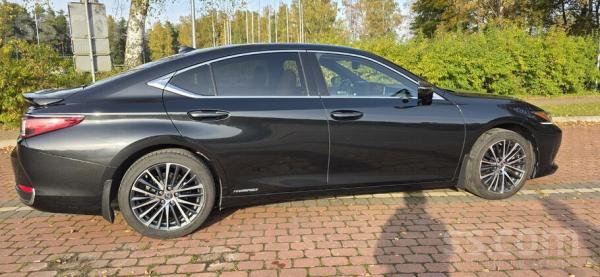 Черный Лексус ЕС 2022 в Рига, объемом двигателя 2.50 л и пробегом 89 тыс. км за 32300 €, фото 4 на AUTOMOTO.COM.LV
