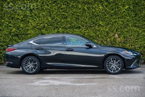 Melns Lexus ES 2024 Rīga, ar dzinēja tilpumu 2.50 L un nobraukumu 29 tūkst. km par 37400 €, foto 5 vietnē AUTOMOTO.COM.LV