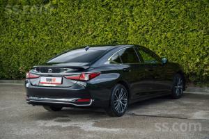 Melns Lexus ES 2024 Rīga, ar dzinēja tilpumu 2.50 L un nobraukumu 29 tūkst. km par 37400 €, foto 6 vietnē AUTOMOTO.COM.LV