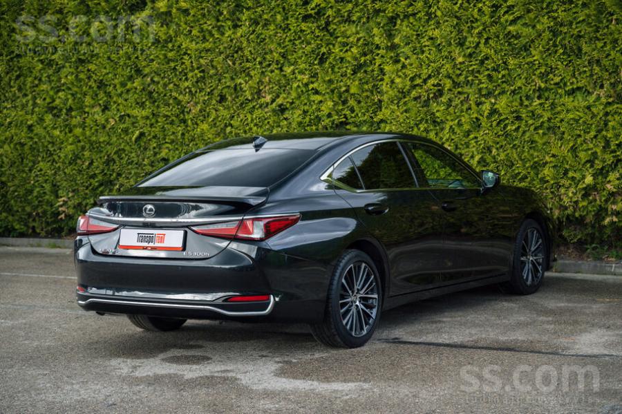 Melns Lexus ES 2024 Rīga, ar dzinēja tilpumu 2.50 L un nobraukumu 29 tūkst. km par 37400 €, foto 6 vietnē AUTOMOTO.COM.LV