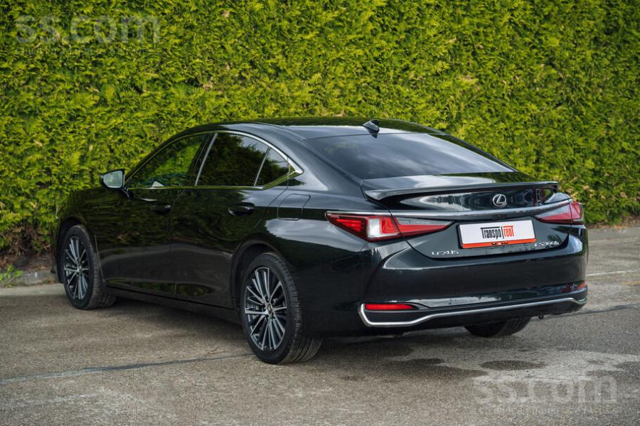 Melns Lexus ES 2024 Rīga, ar dzinēja tilpumu 2.50 L un nobraukumu 29 tūkst. km par 37400 €, foto 9 vietnē AUTOMOTO.COM.LV