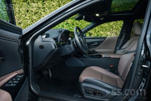 Melns Lexus ES 2024 Rīga, ar dzinēja tilpumu 2.50 L un nobraukumu 29 tūkst. km par 37400 €, foto 11 vietnē AUTOMOTO.COM.LV