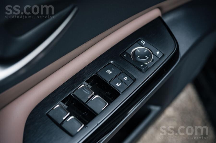Melns Lexus ES 2024 Rīga, ar dzinēja tilpumu 2.50 L un nobraukumu 29 tūkst. km par 37400 €, foto 13 vietnē AUTOMOTO.COM.LV