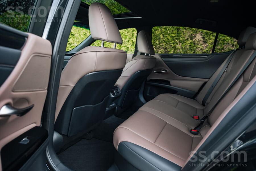 Melns Lexus ES 2024 Rīga, ar dzinēja tilpumu 2.50 L un nobraukumu 29 tūkst. km par 37400 €, foto 15 vietnē AUTOMOTO.COM.LV