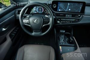 Melns Lexus ES 2024 Rīga, ar dzinēja tilpumu 2.50 L un nobraukumu 29 tūkst. km par 37400 €, foto 18 vietnē AUTOMOTO.COM.LV