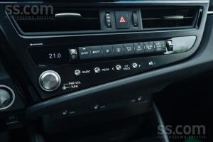 Melns Lexus ES 2024 Rīga, ar dzinēja tilpumu 2.50 L un nobraukumu 29 tūkst. km par 37400 €, foto 20 vietnē AUTOMOTO.COM.LV