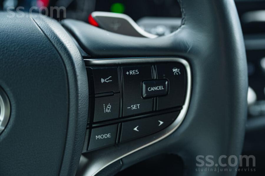 Melns Lexus ES 2024 Rīga, ar dzinēja tilpumu 2.50 L un nobraukumu 29 tūkst. km par 37400 €, foto 28 vietnē AUTOMOTO.COM.LV