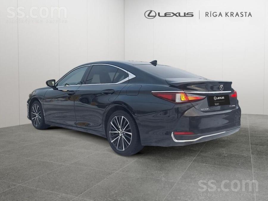 Melns Lexus ES 2024 Rīga, ar dzinēja tilpumu 2.50 L un nobraukumu 42 tūkst. km par 40700 €, foto 5 vietnē AUTOMOTO.COM.LV