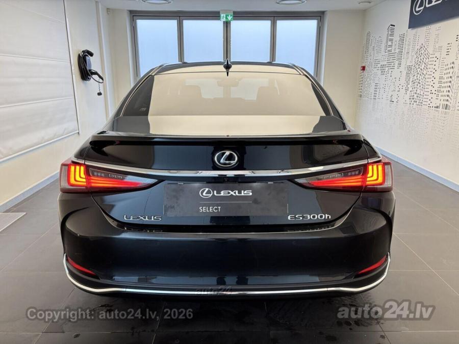 Melns Lexus ES 2025 Tallina, ar dzinēja tilpumu 2.50 L un nobraukumu 26 tūkst. km par 46900 €, foto 3 vietnē AUTOMOTO.COM.LV