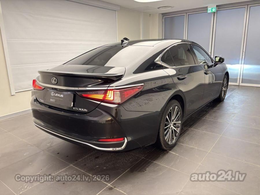 Melns Lexus ES 2025 Tallina, ar dzinēja tilpumu 2.50 L un nobraukumu 26 tūkst. km par 46900 €, foto 6 vietnē AUTOMOTO.COM.LV
