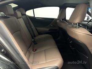 Melns Lexus ES 2025 Tallina, ar dzinēja tilpumu 2.50 L un nobraukumu 26 tūkst. km par 46900 €, foto 9 vietnē AUTOMOTO.COM.LV