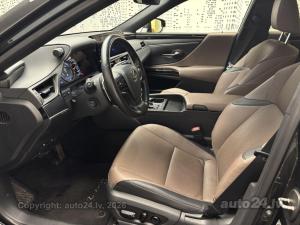 Melns Lexus ES 2025 Tallina, ar dzinēja tilpumu 2.50 L un nobraukumu 26 tūkst. km par 46900 €, foto 14 vietnē AUTOMOTO.COM.LV