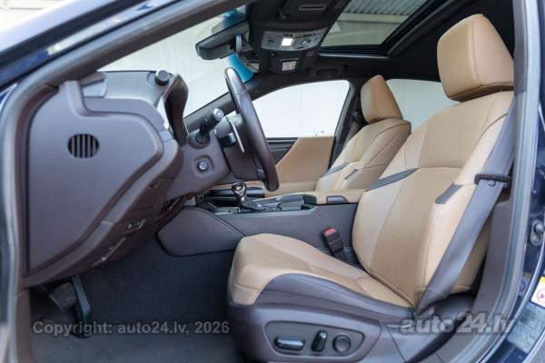 Blue Lexus ES 2019 in Tallinn, with an engine capacity of 2.50 L and mileage of 106 thousand km for 25900 €, photo 6 on AUTOMOTO.COM.LV