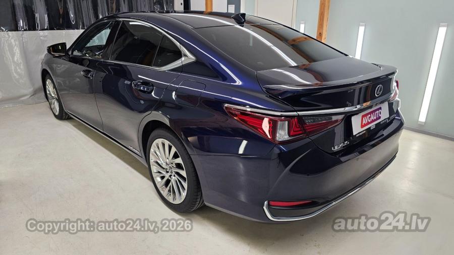 Zils Lexus ES 2022 Tallina, ar dzinēja tilpumu 2.50 L un nobraukumu 68 tūkst. km par 41995 €, foto 5 vietnē AUTOMOTO.COM.LV