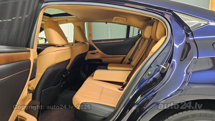 Zils Lexus ES 2022 Tallina, ar dzinēja tilpumu 2.50 L un nobraukumu 68 tūkst. km par 41995 €, foto 13 vietnē AUTOMOTO.COM.LV
