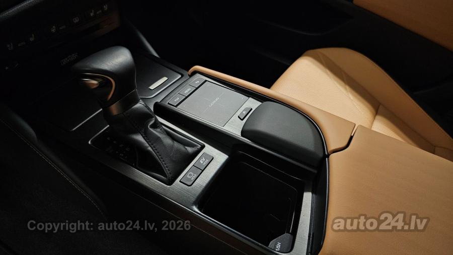 Zils Lexus ES 2022 Tallina, ar dzinēja tilpumu 2.50 L un nobraukumu 68 tūkst. km par 41995 €, foto 24 vietnē AUTOMOTO.COM.LV
