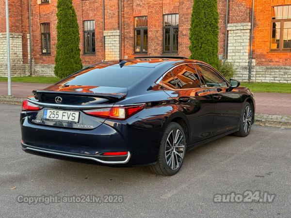 Lexus ES 2023 in Tallinn on AUTOMOTO.COM.LV Blue Lexus ES 2023 in Tallinn, with an engine capacity of 2.50 L and mileage of 129 thousand km for 33990 €, photo 7 on AUTOMOTO.COM.LV