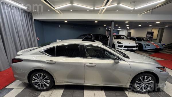 Lexus ES 2019 in Riga, with an engine capacity of 2.50 L and mileage of 81 thousand km for 28490 €, photo 4 on AUTOMOTO.COM.LV