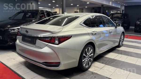 Lexus ES 2019 in Riga, with an engine capacity of 2.50 L and mileage of 81 thousand km for 28490 €, photo 5 on AUTOMOTO.COM.LV
