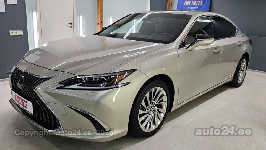 Pelēks Lexus ES 2019 Tallina, ar dzinēja tilpumu 2.50 L un nobraukumu 30 tūkst. km par 36999 €, foto 2 vietnē AUTOMOTO.COM.LV