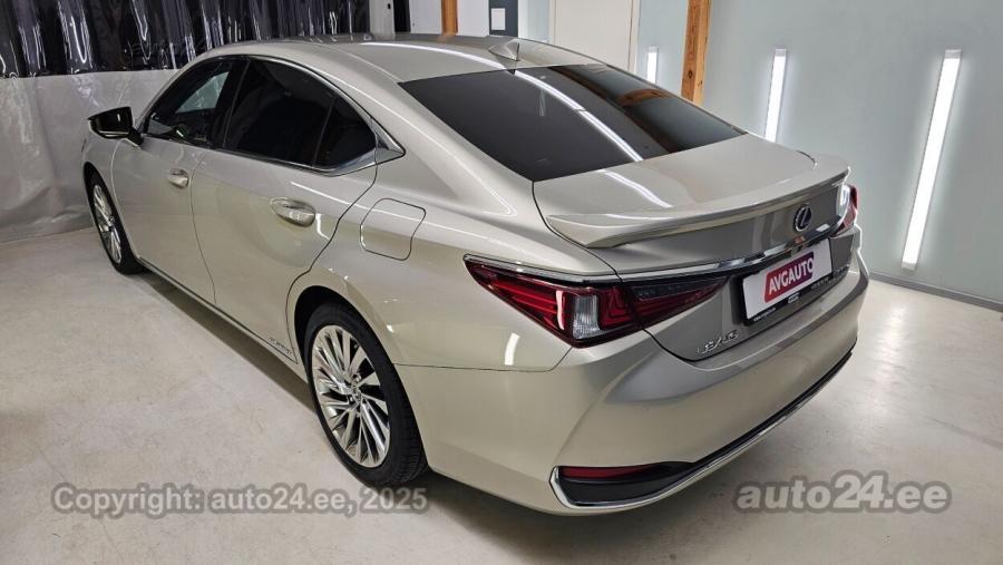 Pelēks Lexus ES 2019 Tallina, ar dzinēja tilpumu 2.50 L un nobraukumu 30 tūkst. km par 36999 €, foto 4 vietnē AUTOMOTO.COM.LV