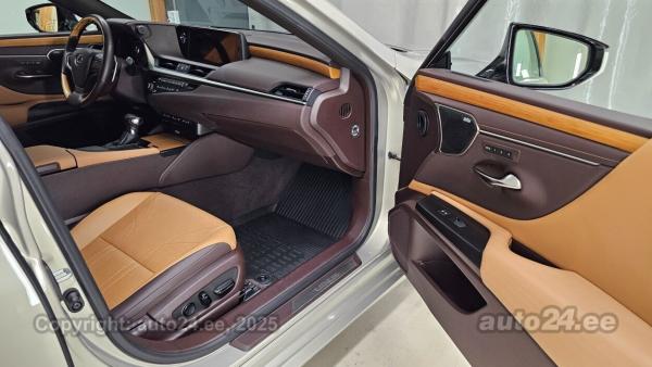 Pelēks Lexus ES 2019 Tallina, ar dzinēja tilpumu 2.50 L un nobraukumu 30 tūkst. km par 36999 €, foto 11 vietnē AUTOMOTO.COM.LV