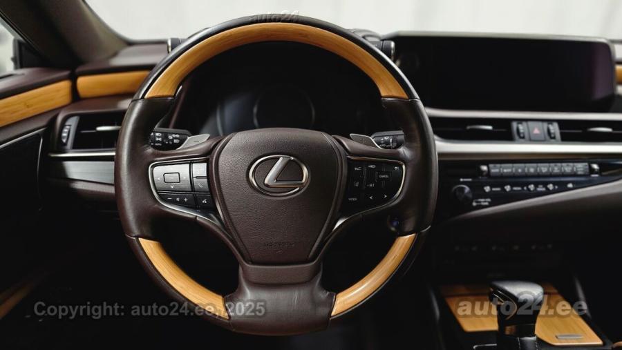 Pelēks Lexus ES 2019 Tallina, ar dzinēja tilpumu 2.50 L un nobraukumu 30 tūkst. km par 36999 €, foto 16 vietnē AUTOMOTO.COM.LV