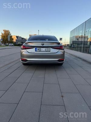Pelēks Lexus ES 2019 Rīga, ar dzinēja tilpumu 2.50 L un nobraukumu 137 tūkst. km par 29500 €, foto 5 vietnē AUTOMOTO.COM.LV