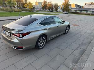 Pelēks Lexus ES 2019 Rīga, ar dzinēja tilpumu 2.50 L un nobraukumu 137 tūkst. km par 29500 €, foto 6 vietnē AUTOMOTO.COM.LV