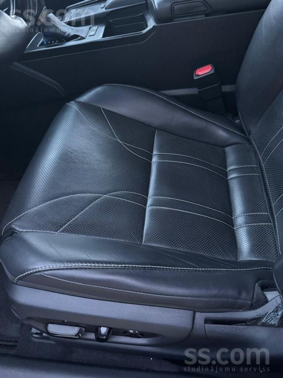Pelēks Lexus ES 2019 Rīga, ar dzinēja tilpumu 2.50 L un nobraukumu 137 tūkst. km par 29500 €, foto 10 vietnē AUTOMOTO.COM.LV