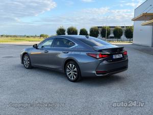 Grey Lexus ES 2020 in Tallinn, with an engine capacity of 2.50 L and mileage of 104 thousand km for 29900 €, photo 4 on AUTOMOTO.COM.LV
