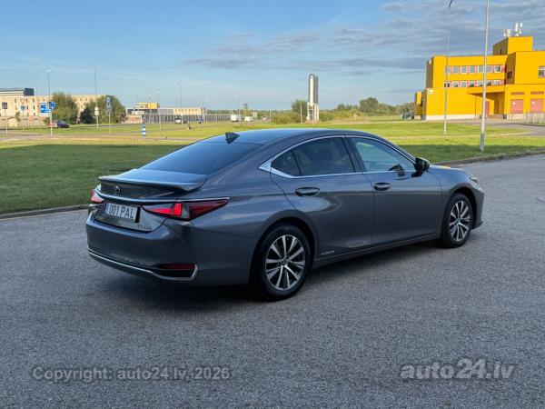 Grey Lexus ES 2020 in Tallinn, with an engine capacity of 2.50 L and mileage of 104 thousand km for 29900 €, photo 5 on AUTOMOTO.COM.LV