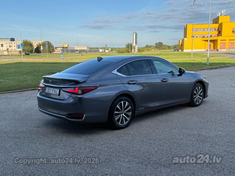 Grey Lexus ES 2020 in Tallinn, with an engine capacity of 2.50 L and mileage of 104 thousand km for 29900 €, photo 5 on AUTOMOTO.COM.LV
