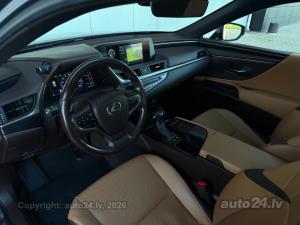 Grey Lexus ES 2020 in Tallinn, with an engine capacity of 2.50 L and mileage of 104 thousand km for 29900 €, photo 7 on AUTOMOTO.COM.LV