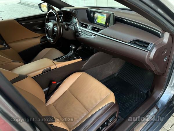 Grey Lexus ES 2020 in Tallinn, with an engine capacity of 2.50 L and mileage of 104 thousand km for 29900 €, photo 9 on AUTOMOTO.COM.LV
