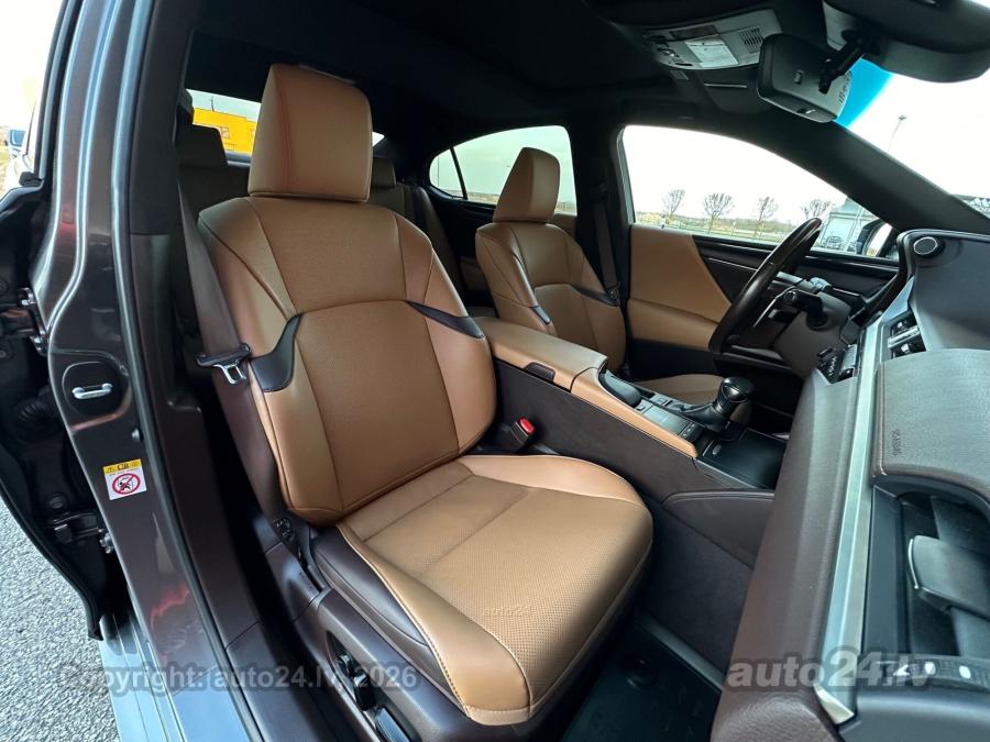 Grey Lexus ES 2020 in Tallinn, with an engine capacity of 2.50 L and mileage of 104 thousand km for 29900 €, photo 10 on AUTOMOTO.COM.LV